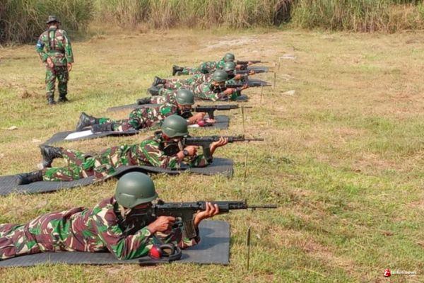 Latihan Menembak Senjata Ringan - Terkininews.com